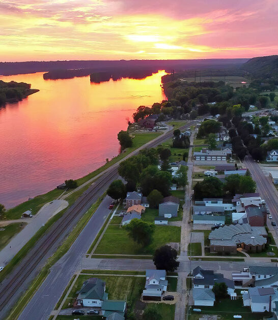 charming river town wisconsin ftr