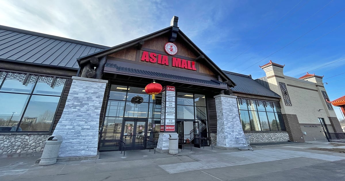 This Enormous Shopping Mall In Minnesota Will Take You On A Trip Across ...