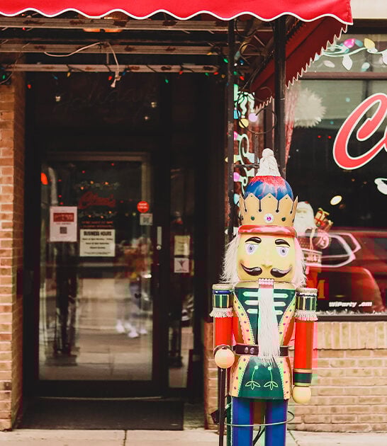 holiday themed bar wisconsin ftr