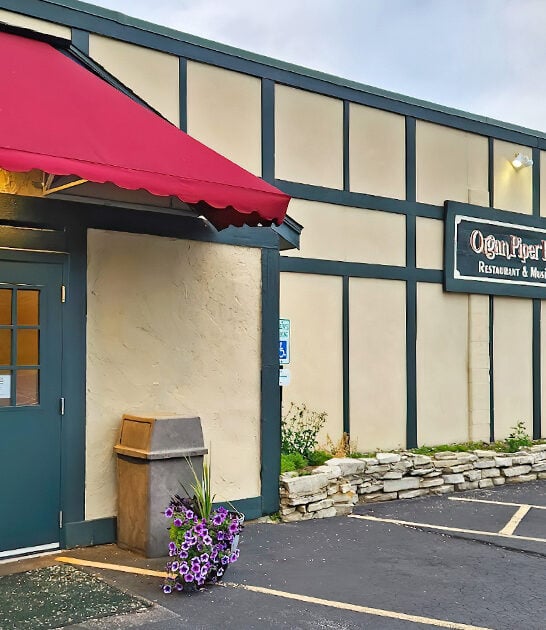 kitschy retro pizzeria wisconsin ftr