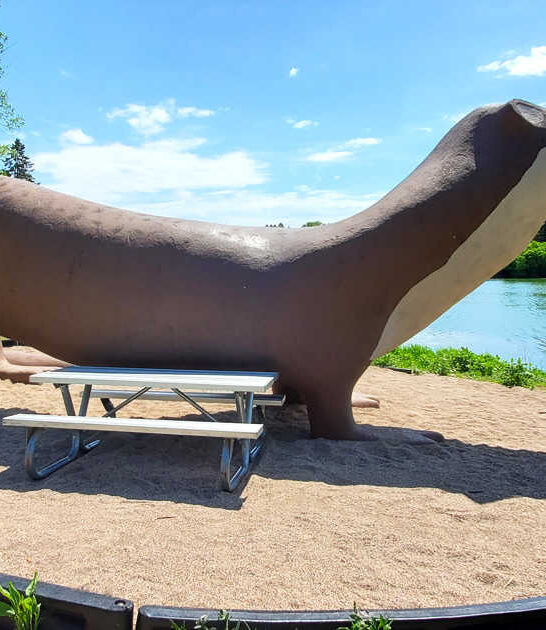 largest otter sculpture minnesota ftr