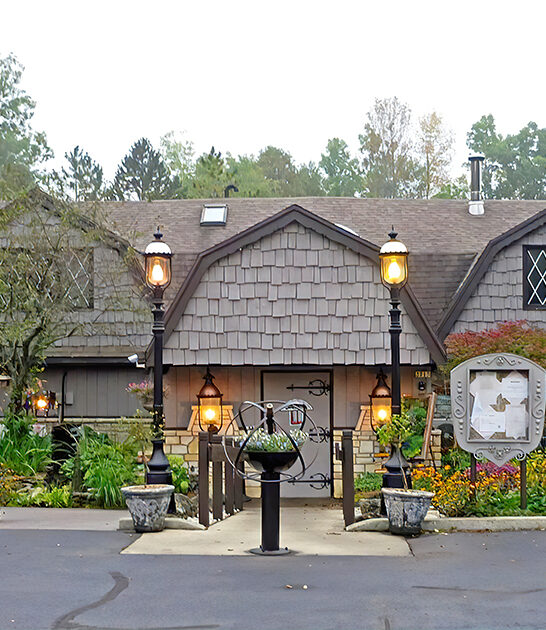 medieval themed restaurant wisconsin ftr