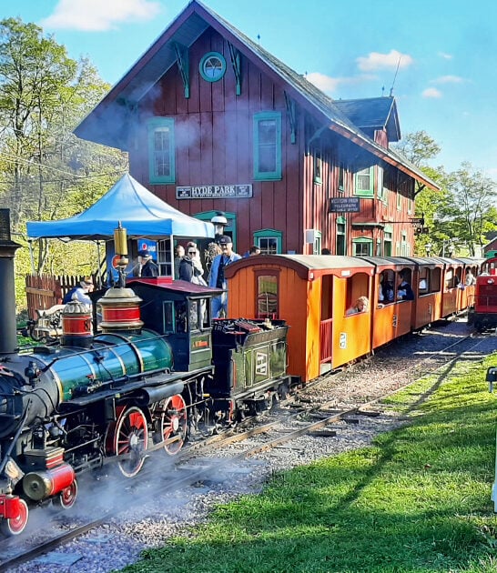 miniature train ride wisconsin ftr