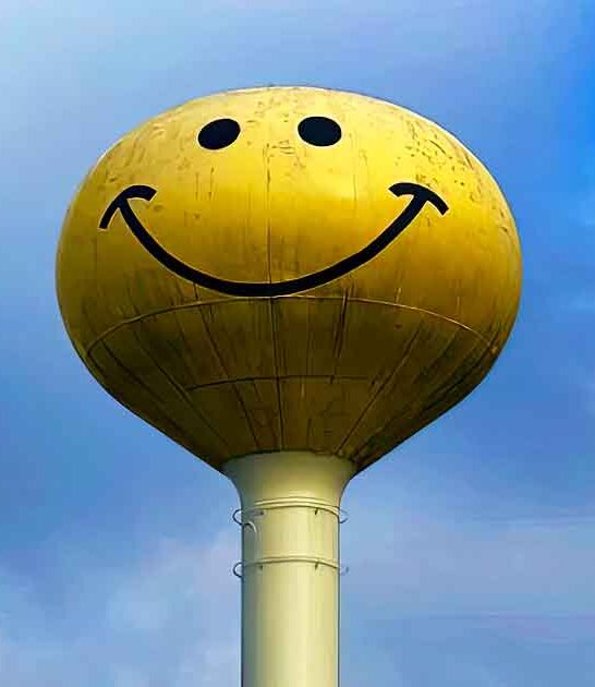 quirky water tower illinois ftr