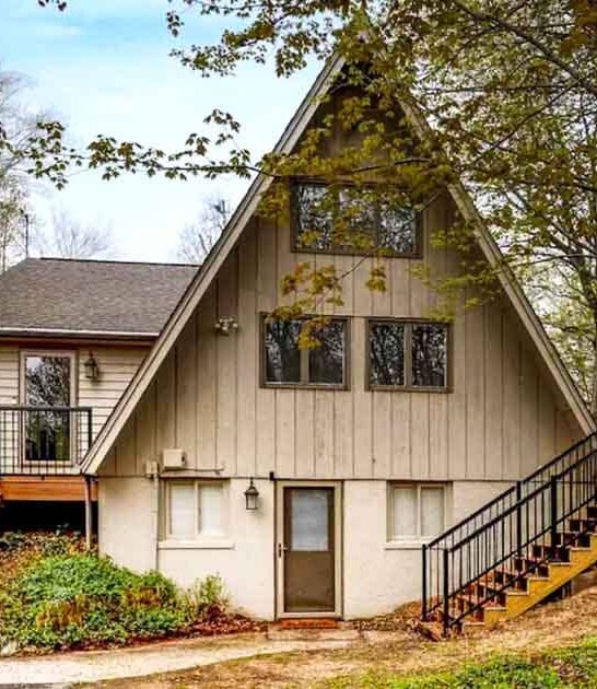 stunning lakeside cottage michigan ftr