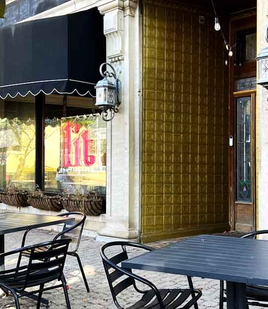 unique bookstore bar illinois ftr