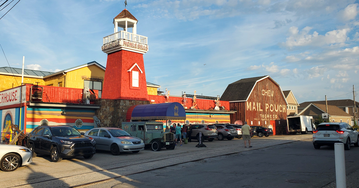 The Wacky Seafood Shack In Ohio Where You Can Dine Next To Mermaids And ...