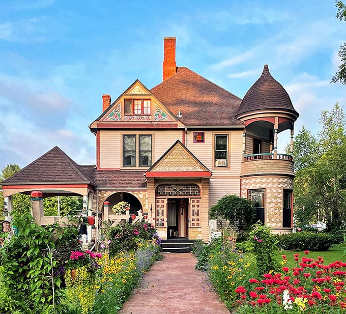 A Victorian masterpiece standing proudly since the 1880s, the Historic Scanlan House welcomes visitors with architectural splendor and vibrant gardens.