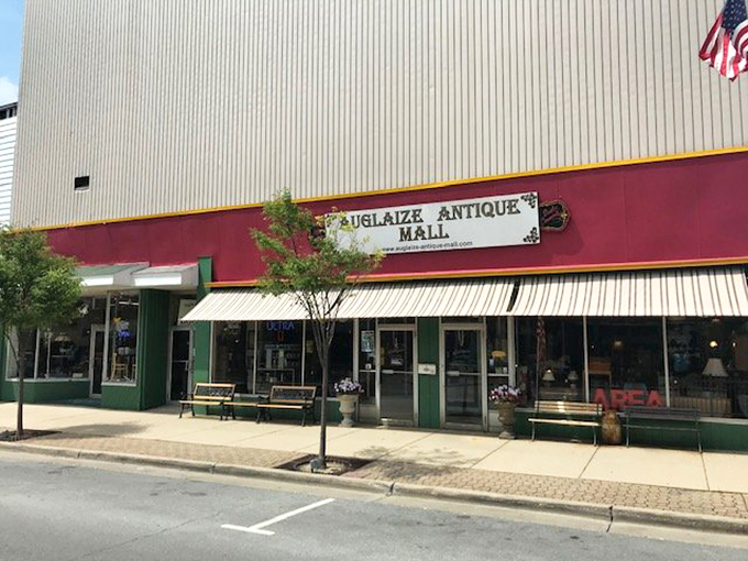 The unassuming exterior of Auglaize Antique Mall hides a universe of treasures within, like a book you can't judge by its cover.