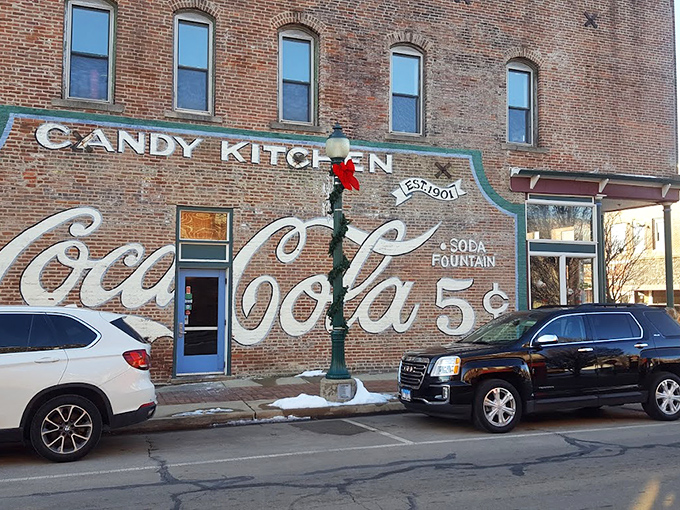 A slice of Americana frozen in time, Flesor's brick fa&ccedil;ade with its vintage Coca-Cola mural promises sweet nostalgia inside.