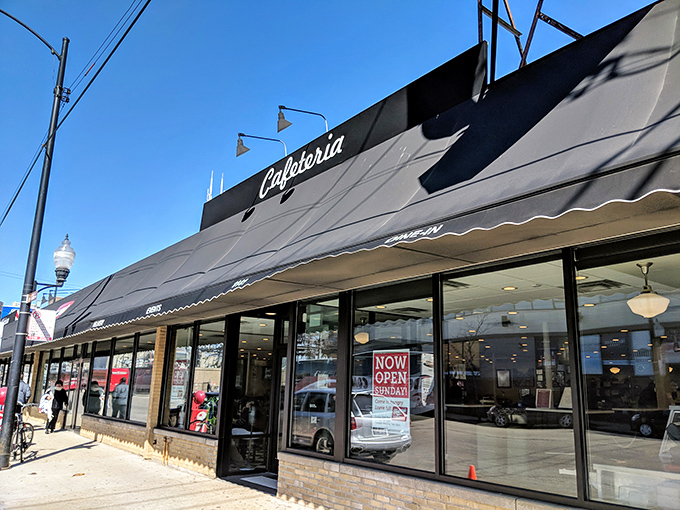 The unassuming black awning of Manny's beckons hungry Chicagoans like a beacon of deli deliciousness in the South Loop.