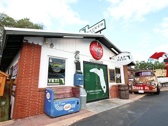 The unassuming exterior of Florida Cracker Kitchen hides a Southern food paradise behind its vintage brick fa&ccedil;ade and nostalgic Coca-Cola sign.
