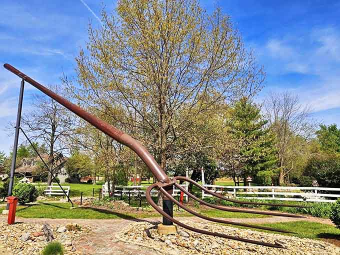 Standing tall like something from a fever dream, this 60-foot pitchfork proves that Casey, Illinois doesn't do anything halfway.