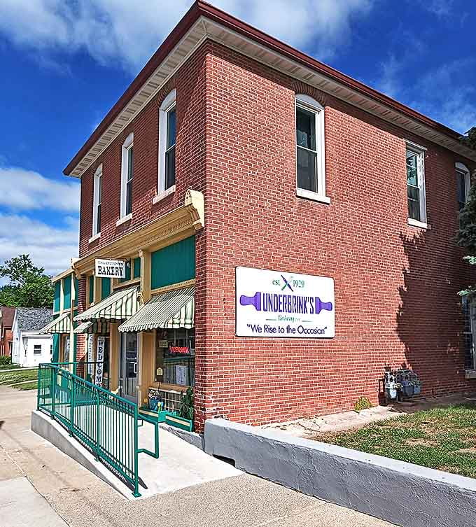 That iconic neon glow has been beckoning hungry Chicagoans since Calvin Coolidge was president, promising breakfast perfection that never disappoints.