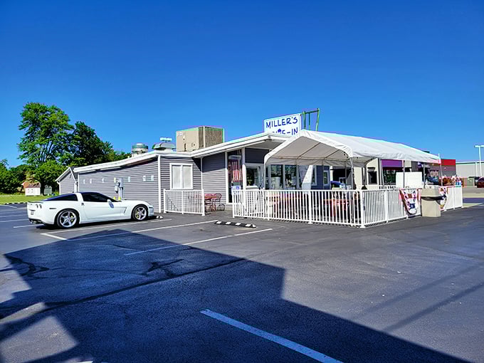 A humble roadside shrine to American comfort food, where the unassuming facade hides culinary treasures that have kept locals coming back for generations.