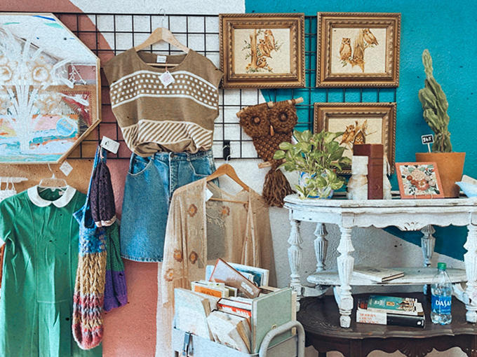 A carefully chaotic collection of treasures where vintage frames, textiles, and plants create an Instagram-worthy vignette.