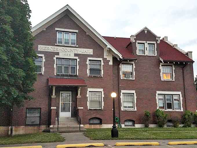 The original "Aberdeen County Jail" lettering and barred windows remind visitors of the building's fascinating transformation from lockup to lodging.