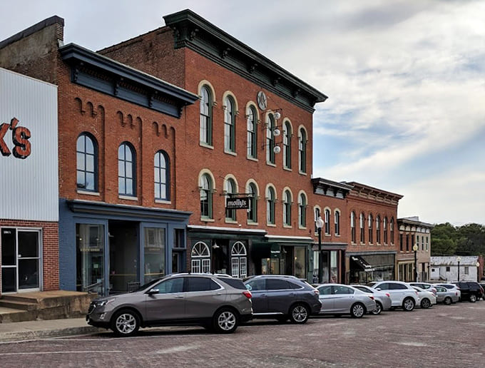 Molly's Kitchen and Bar beckons with the promise of comfort food that actually comforts, not just fills you up.