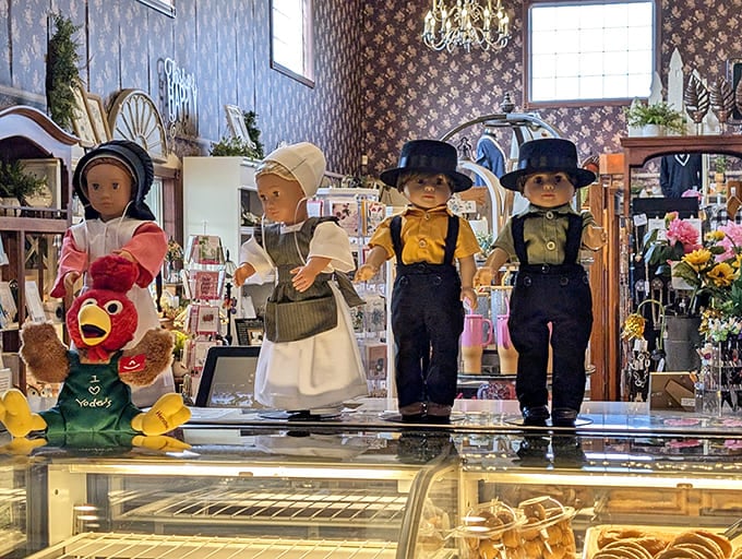 Charming Amish-style dolls add authentic touches to the d&eacute;cor, celebrating the local culture and traditions that make this place special.