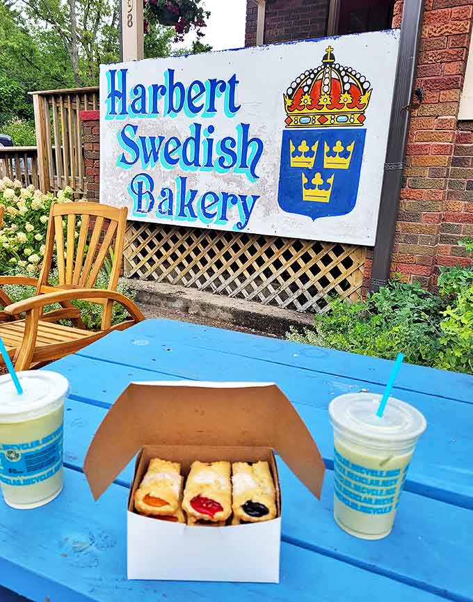 Iced coffees and fruit-filled pastries create the perfect summer pairing – proof that Swedes understand seasonal pleasures beyond midsummer celebrations.