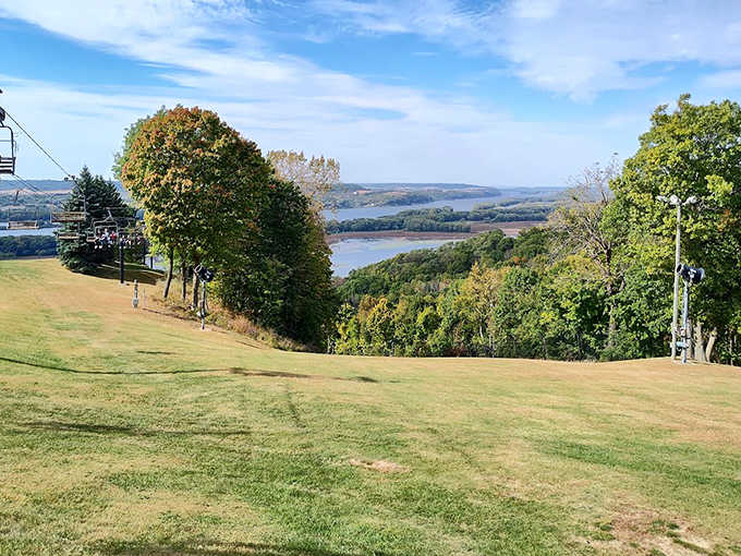 Mother Nature shows off her landscaping skills with a view that makes even the most dedicated phone-scrollers look up.