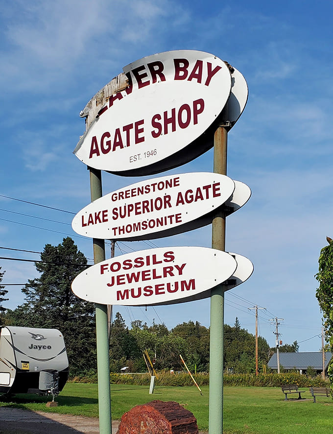 Vintage-style signage promises Lake Superior agates, thomsonite, fossils, and jewelry, basically everything a rock hound's heart could desire in one spot.