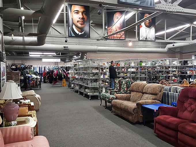 The massive open floor plan means you can see your shopping companions from across the store, or lose them entirely if they're really into browsing.