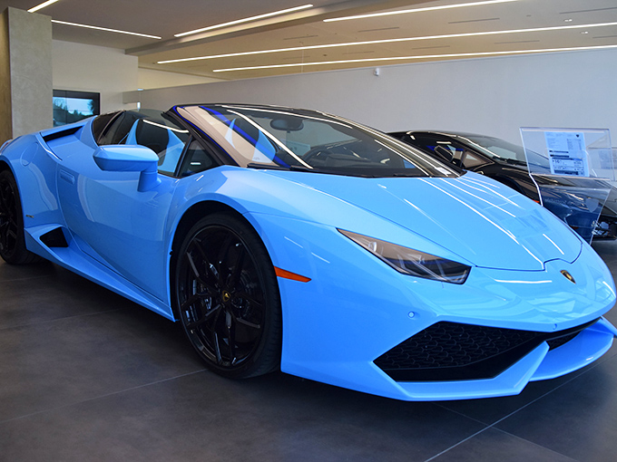 Baby blue brilliance! This Lamborghini Huracan Spyder combines Italian flair with open-air thrills, the perfect machine for Arizona's endless summer days.