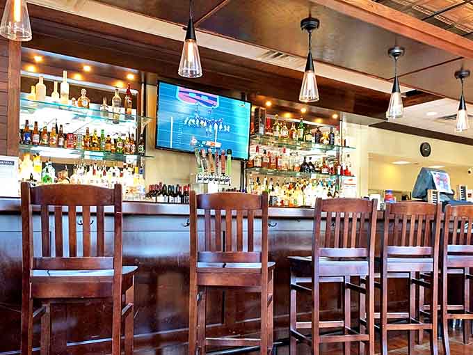 The well-stocked bar invites you to settle in for a pre-dinner cocktail or post-meal nightcap, with local brews and thoughtfully crafted drinks.