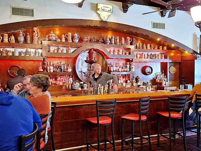 Behind the bar, decades of experience translate into perfectly balanced cocktails served without pretension &ndash; just reliable craftsmanship in a glass.