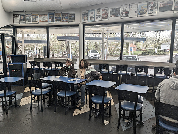 Simple tables and chairs offer respite for those who prefer their Superdawgs without a dashboard view.