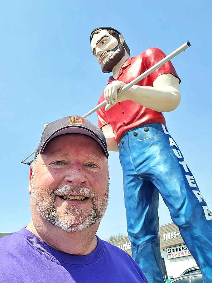 Capturing the perfect selfie requires serious neck-craning! This visitor documents his encounter with Springfield's tallest resident.