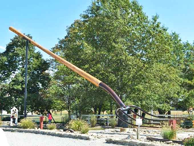 Summer greenery surrounds the pitchfork, proving it looks impressive no matter what season you visit.