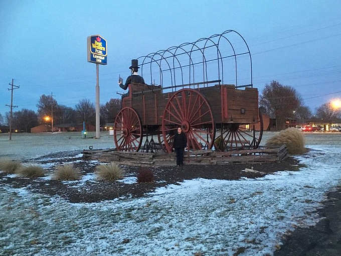 Winter transforms the landmark into a snow-dusted frontier scene, proving this roadside wonder is a year-round attraction.