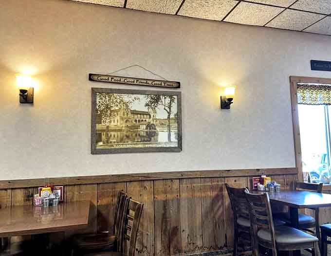 Rustic wood paneling and comfortable seating create the perfect backdrop for serious eating. No distractions from the food here!