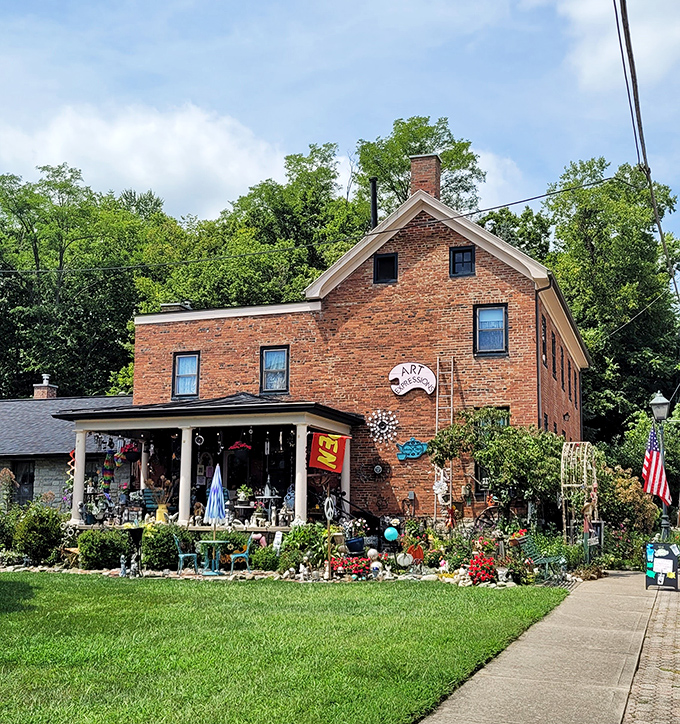 This art-filled home doesn't just have curb appeal &ndash; it has "stop your car and stare" appeal!