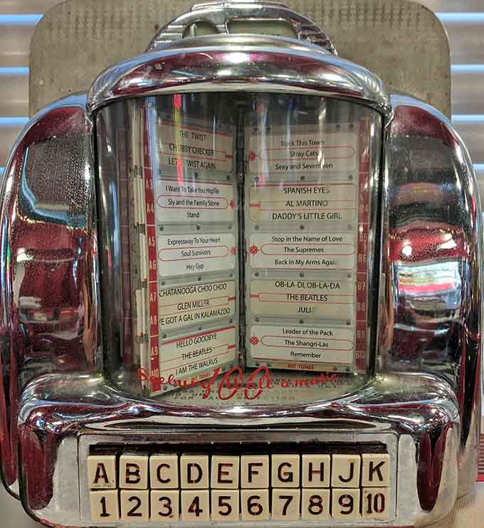 Tabletop jukeboxes let you soundtrack your meal with classic hits, because eating pancakes to Elvis just hits different.