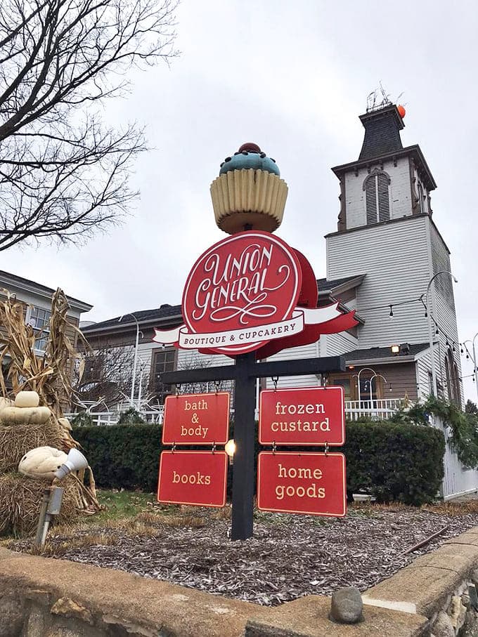Union General's whimsical signage promises additional temptations, from cupcakes to frozen custard, for those seeking sweet salvation after dinner.
