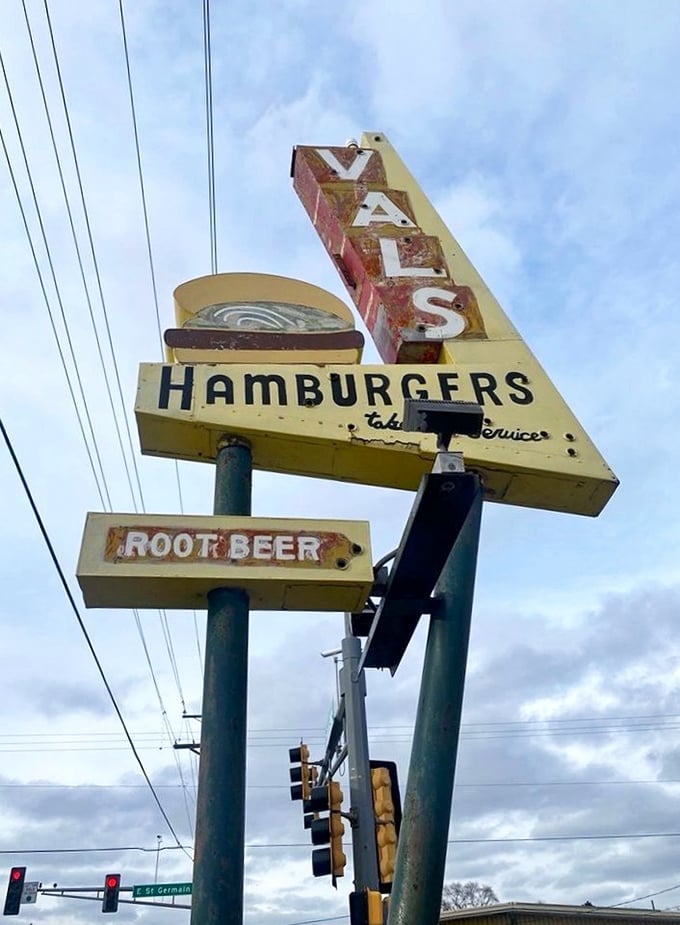 Val's iconic sign reaches skyward, a beacon for burger lovers and shake enthusiasts throughout St. Cloud.