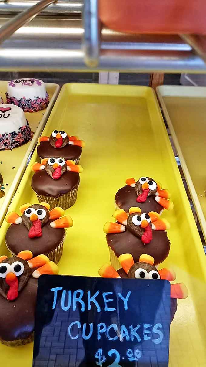 Thanksgiving gets the cupcake treatment with these gobbling goodies, complete with candy corn feathers and chocolate-dipped personality.