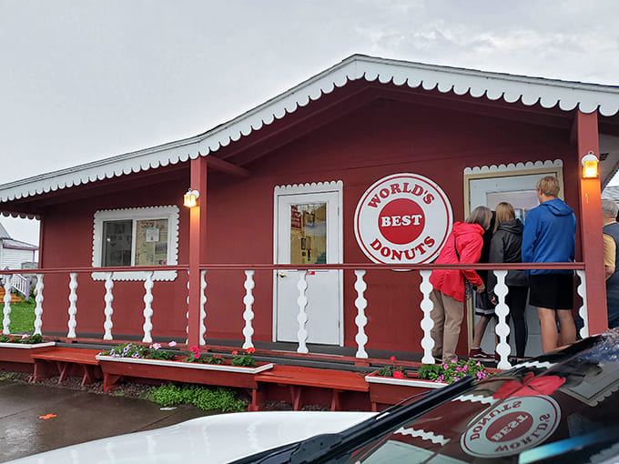 Outdoor seating lets you enjoy your treats while breathing in that fresh Lake Superior air, guilt-free indulgence at its finest.