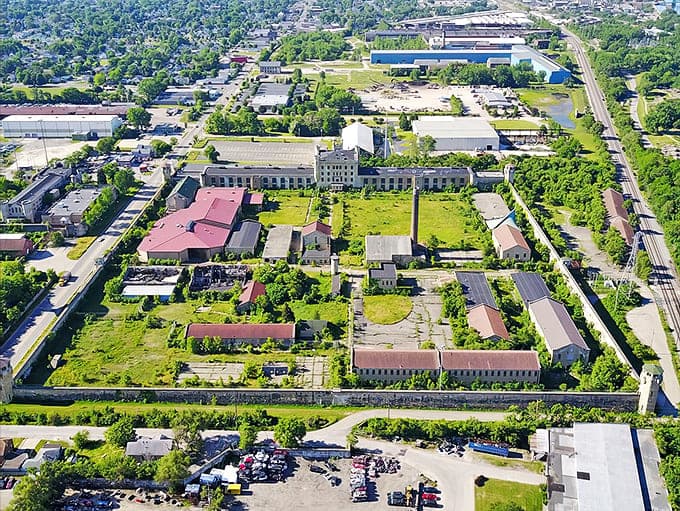 From above, the prison complex reveals itself as a small city, its organized layout designed for maximum security and efficient control.