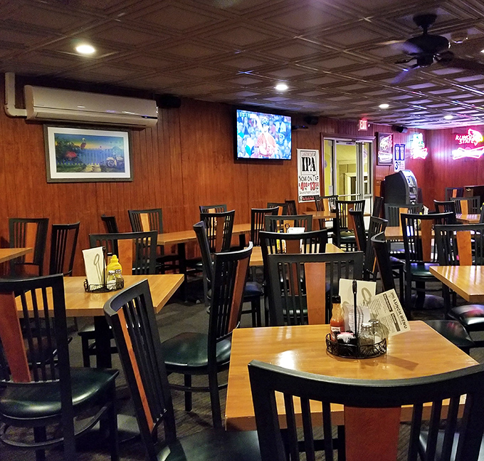 Between games on the TVs and plates that wow on arrival, the dining room buzzes with the energy of imminent food happiness.