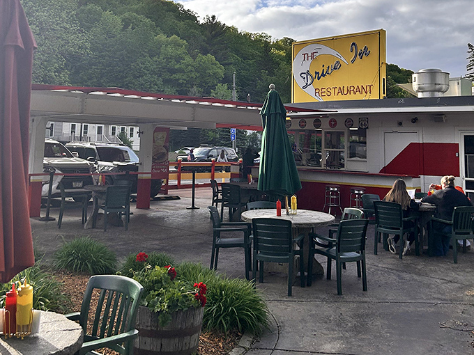 Outdoor dining here means embracing the elements while embracing your burger, which somehow makes everything taste better than eating inside ever could, science be darned.
