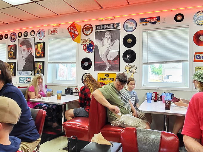 Marilyn Monroe watches over diners from her place of honor &ndash; even Hollywood royalty wouldn't miss these legendary breakfast creations.