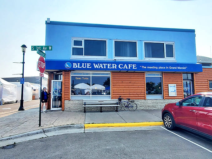 The distinctive arrow sign points the way to waffle nirvana, a beacon of hope for hungry travelers seeking breakfast salvation.