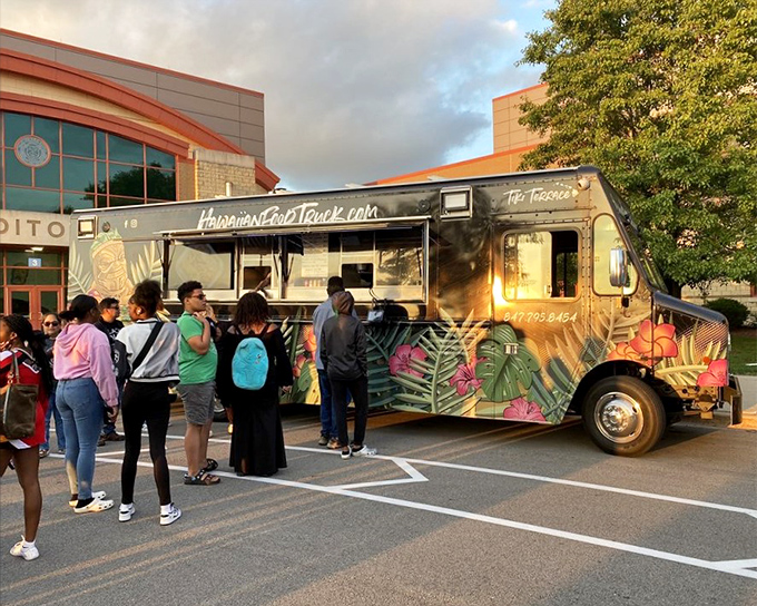 The Hawaiian food truck brings island flavors to the mainland masses &ndash; a mobile taste of paradise for those who can't make it to Des Plaines.