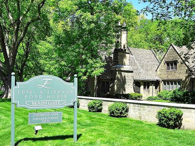 The main gate sign stands as both welcome and boundary, marking the transition from everyday life to a world of extraordinary beauty.
