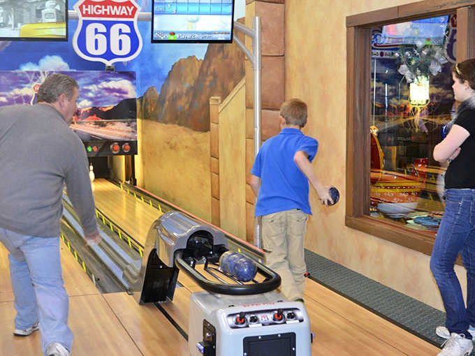 Mini bowling along Route 66 offers all the thrills of the full-sized game without those awkwardly heavy balls or embarrassing rental shoes.
