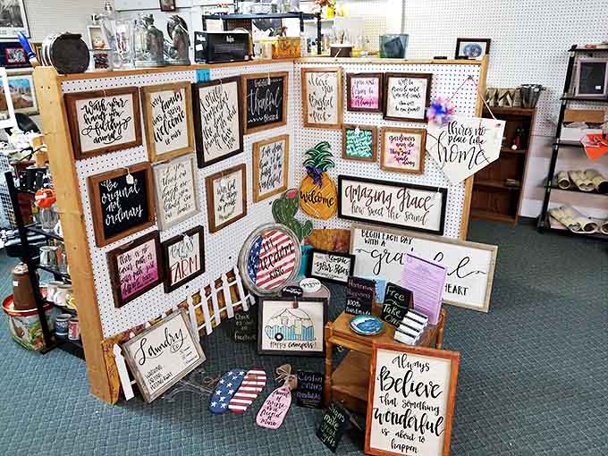 Inspirational signs that somehow avoid being cheesy &ndash; farmhouse chic before Joanna Gaines made it a national obsession.